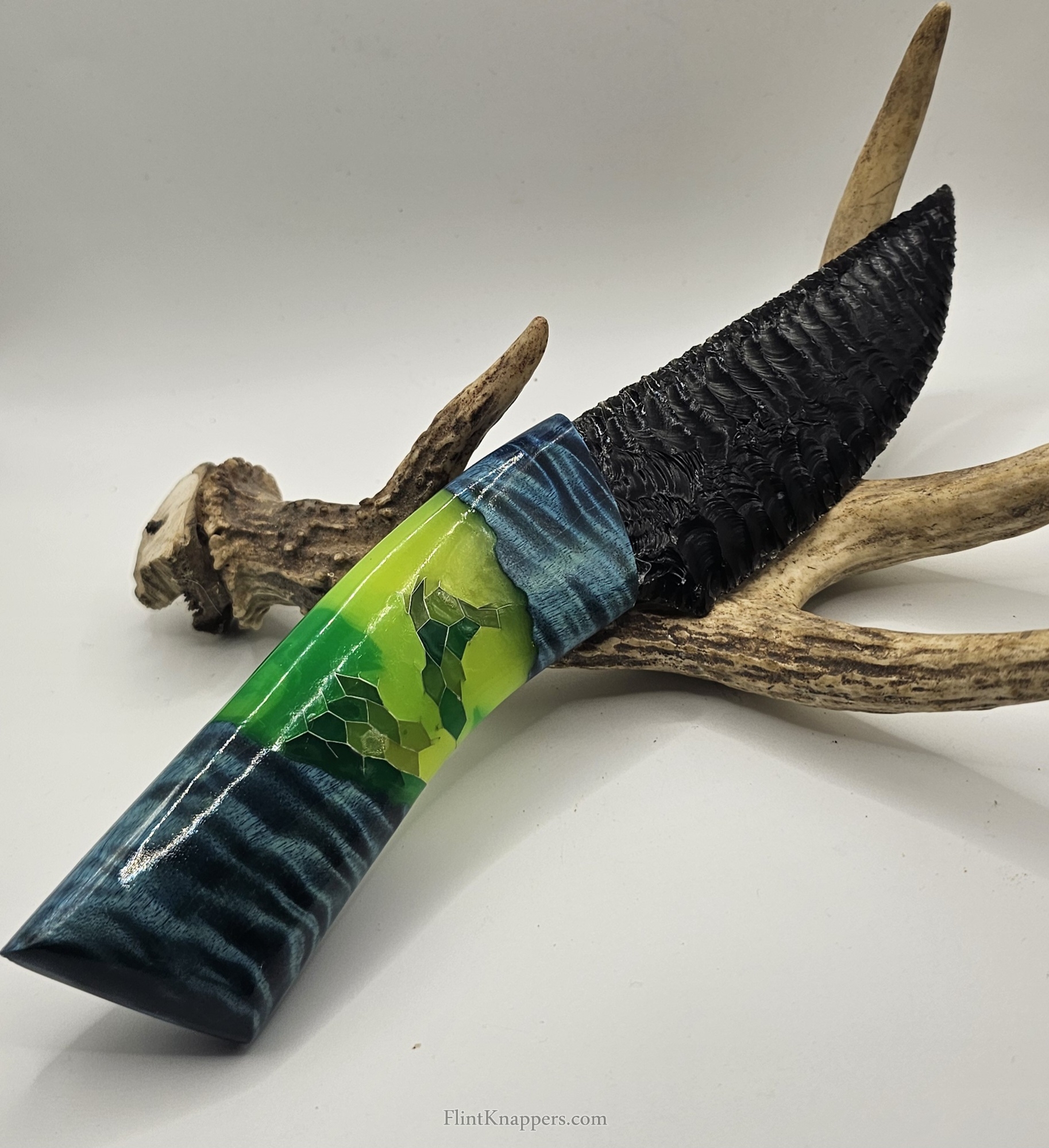 Obsidian blade handle is aluminum honeycomb cast in resin